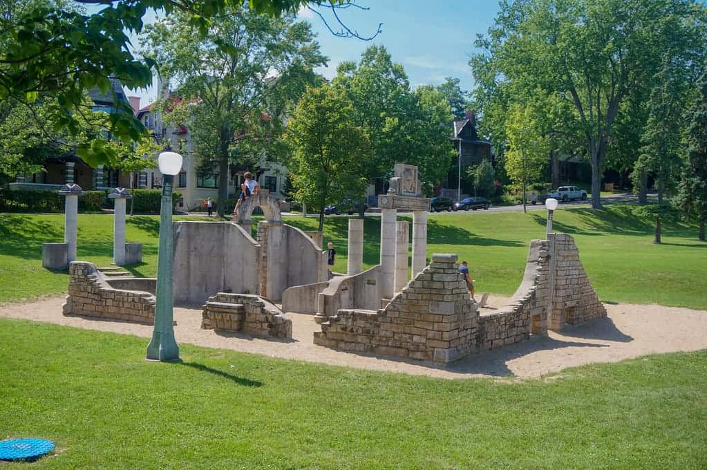 Your Ultimate In-Depth Guide to Ottawa’s Strathcona Park [2026 ]